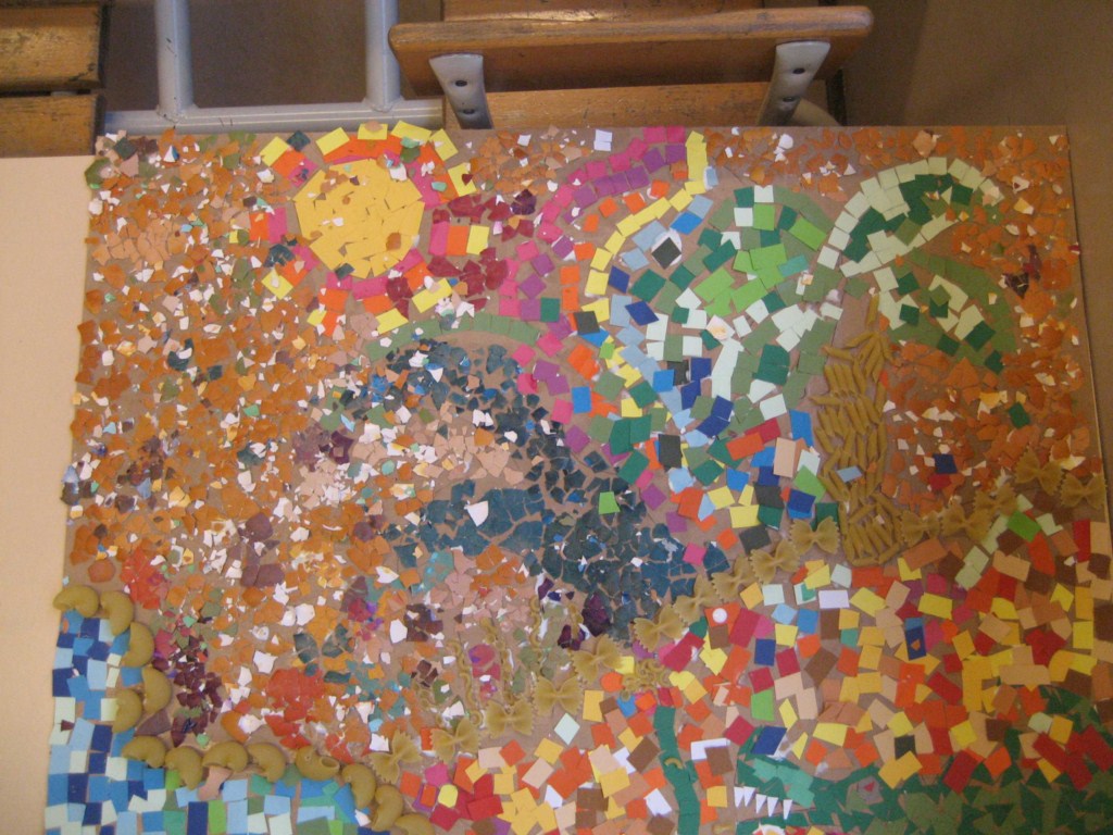 Différentes mosaïques :carrés réguliers de papier à la romaine ...